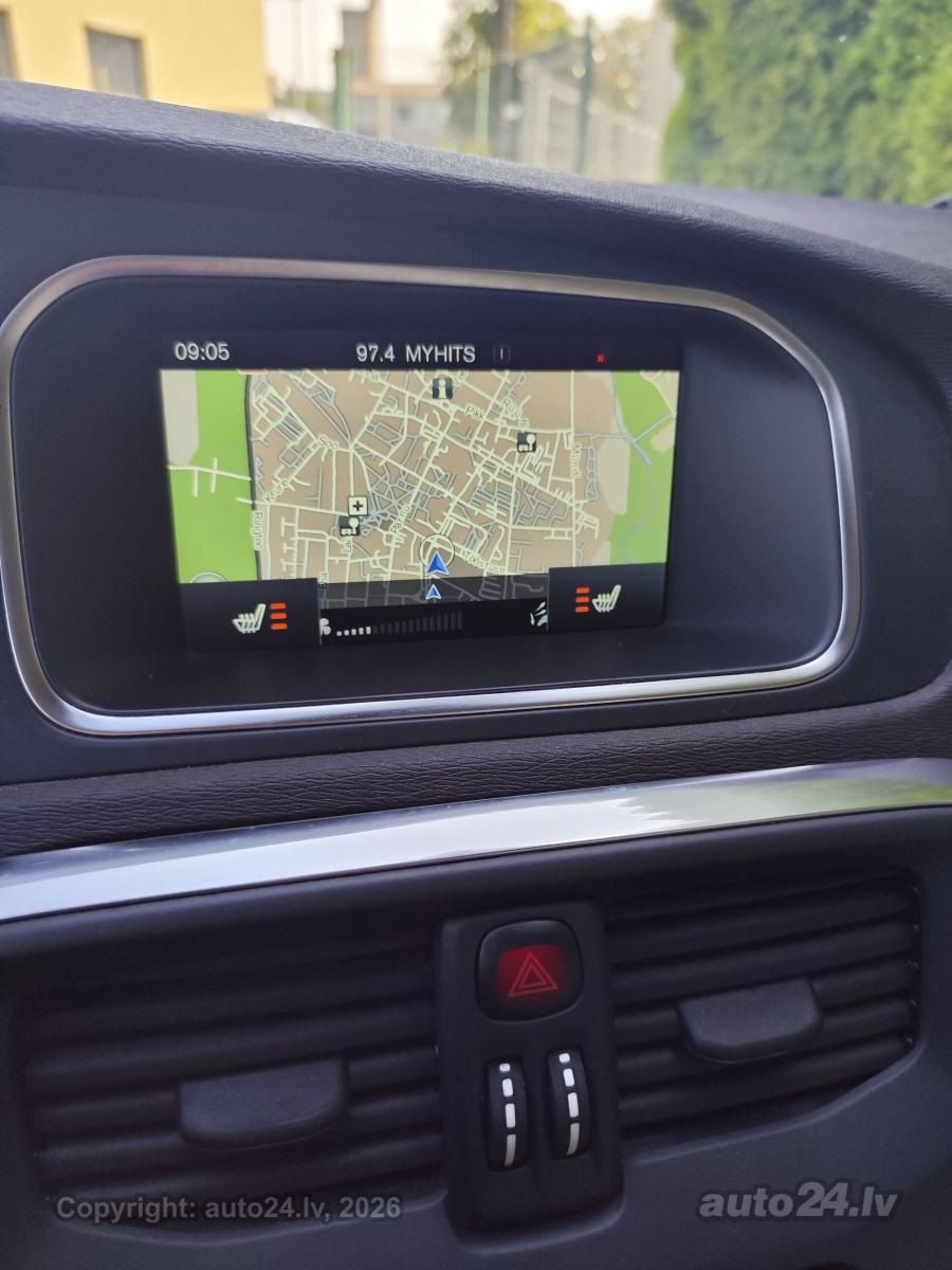 Pelēks Volvo V40 2014 Paide, ar dzinēja tilpumu 1.60 L un nobraukumu 279 tūkst. km par 6990 €, foto 26 vietnē AUTOMOTO.COM.LV