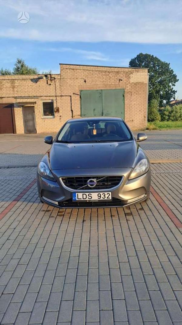 Grey Volvo V40 2014 in Kaunas, with an engine capacity of 1.56 L and mileage of 338 thousand km for 4500 €, photo 3 on AUTOMOTO.COM.LV