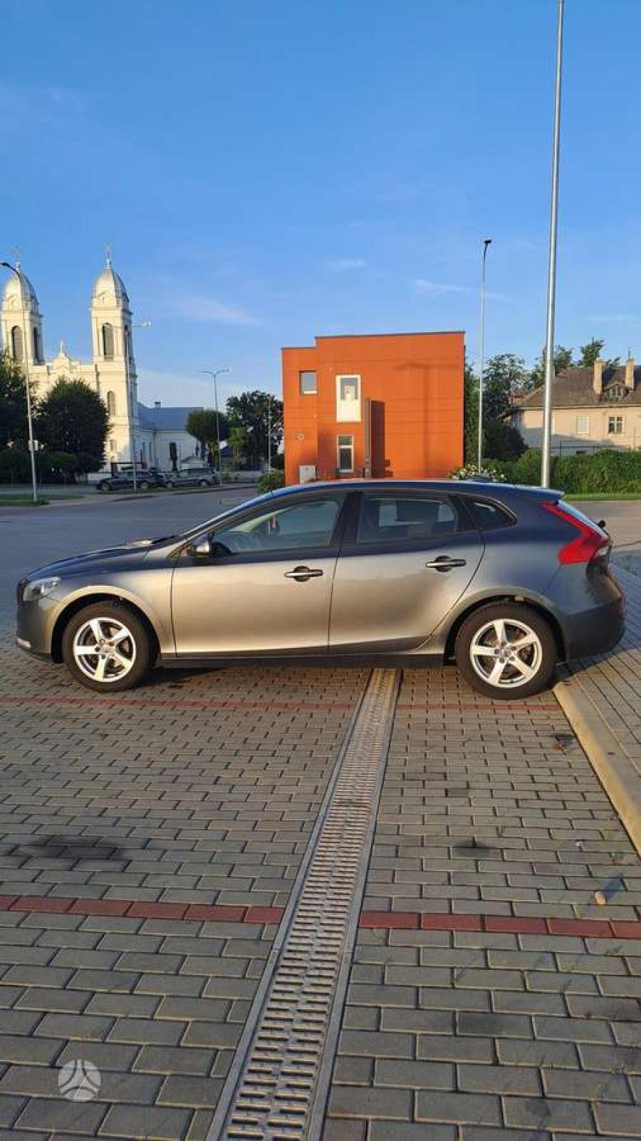 Pelēks Volvo V40 2014 Kauņa, ar dzinēja tilpumu 1.56 L un nobraukumu 338 tūkst. km par 4500 €, foto 9 vietnē AUTOMOTO.COM.LV