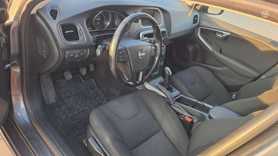 Pelēks Volvo V40 2014 Kauņa, ar dzinēja tilpumu 1.56 L un nobraukumu 338 tūkst. km par 4500 €, foto 10 vietnē AUTOMOTO.COM.LV