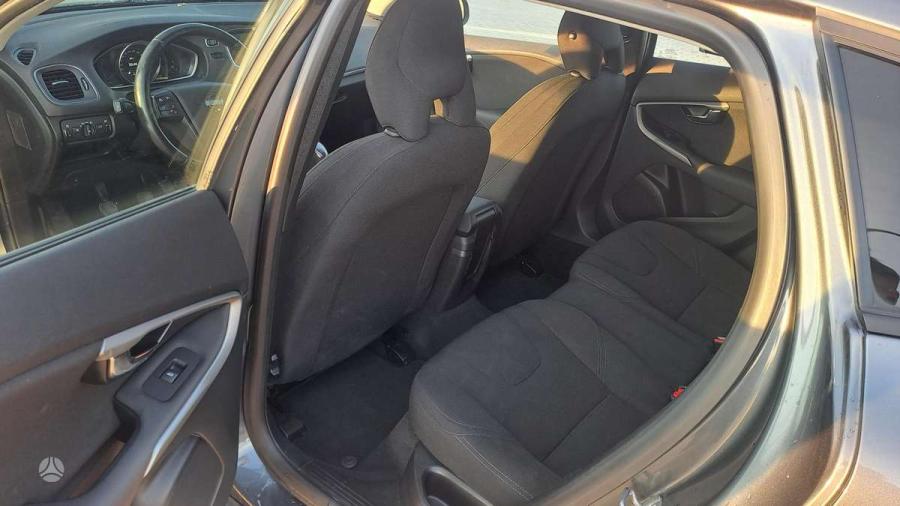 Pelēks Volvo V40 2014 Kauņa, ar dzinēja tilpumu 1.56 L un nobraukumu 338 tūkst. km par 4500 €, foto 11 vietnē AUTOMOTO.COM.LV