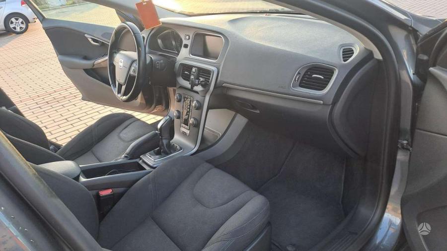 Pelēks Volvo V40 2014 Kauņa, ar dzinēja tilpumu 1.56 L un nobraukumu 338 tūkst. km par 4500 €, foto 12 vietnē AUTOMOTO.COM.LV