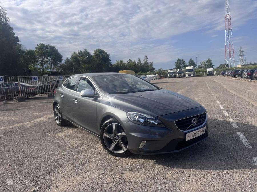 Grey Volvo V40 2014 in Alytus, with an engine capacity of 1.56 L and mileage of 273 thousand km for 6550 €, photo 4 on AUTOMOTO.COM.LV