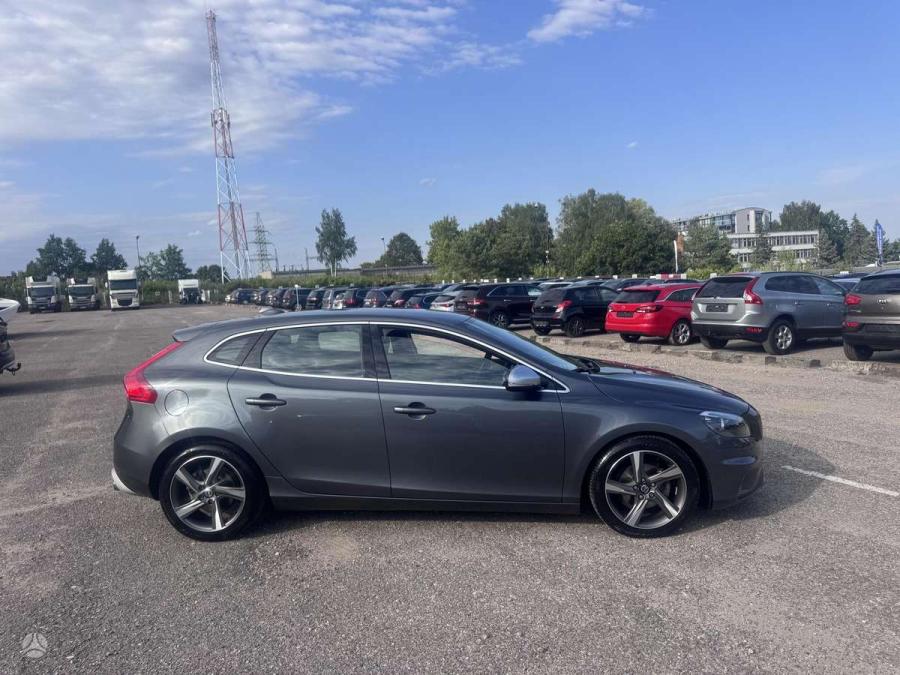 Grey Volvo V40 2014 in Alytus, with an engine capacity of 1.56 L and mileage of 273 thousand km for 6550 €, photo 7 on AUTOMOTO.COM.LV