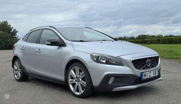 Pelēks Volvo V40 2014 Kauņa, ar dzinēja tilpumu 1.56 L un nobraukumu 299 tūkst. km par 6600 €, foto 1 vietnē AUTOMOTO.COM.LV