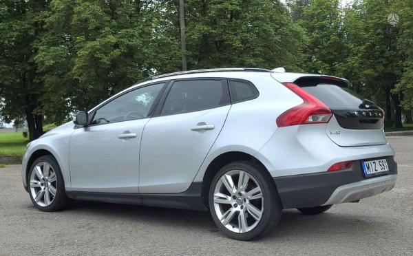 Pelēks Volvo V40 2014 Kauņa, ar dzinēja tilpumu 1.56 L un nobraukumu 299 tūkst. km par 6600 €, foto 3 vietnē AUTOMOTO.COM.LV