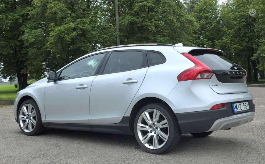 Pelēks Volvo V40 2014 Kauņa, ar dzinēja tilpumu 1.56 L un nobraukumu 299 tūkst. km par 6600 €, foto 3 vietnē AUTOMOTO.COM.LV