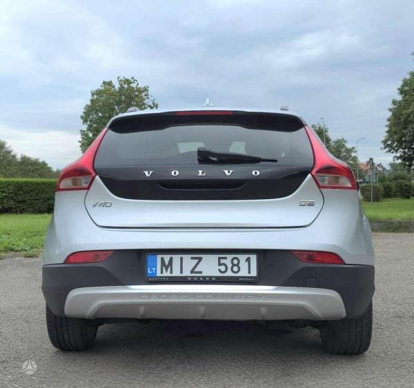 Pelēks Volvo V40 2014 Kauņa, ar dzinēja tilpumu 1.56 L un nobraukumu 299 tūkst. km par 6600 €, foto 5 vietnē AUTOMOTO.COM.LV