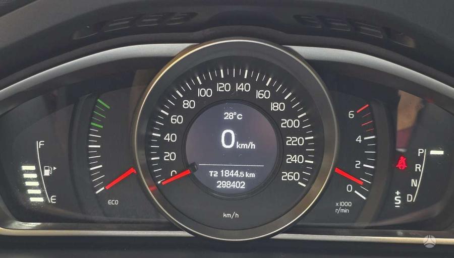 Pelēks Volvo V40 2014 Kauņa, ar dzinēja tilpumu 1.56 L un nobraukumu 299 tūkst. km par 6600 €, foto 10 vietnē AUTOMOTO.COM.LV