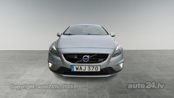 Grey Volvo V40 2014 in Parnu, with an engine capacity of 2.00 L and mileage of 241 thousand km for 8999 €, photo 5 on AUTOMOTO.COM.LV
