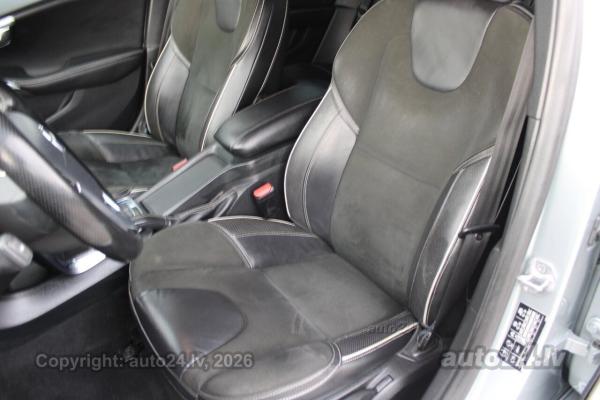 Grey Volvo V40 2014 in Parnu, with an engine capacity of 2.00 L and mileage of 241 thousand km for 8999 €, photo 8 on AUTOMOTO.COM.LV
