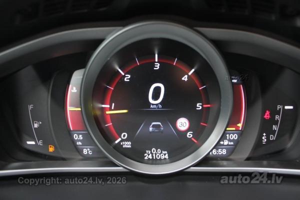 Grey Volvo V40 2014 in Parnu, with an engine capacity of 2.00 L and mileage of 241 thousand km for 8999 €, photo 9 on AUTOMOTO.COM.LV