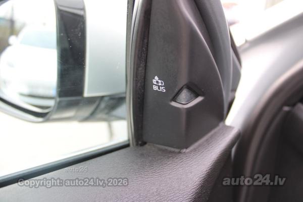 Grey Volvo V40 2014 in Parnu, with an engine capacity of 2.00 L and mileage of 241 thousand km for 8999 €, photo 11 on AUTOMOTO.COM.LV