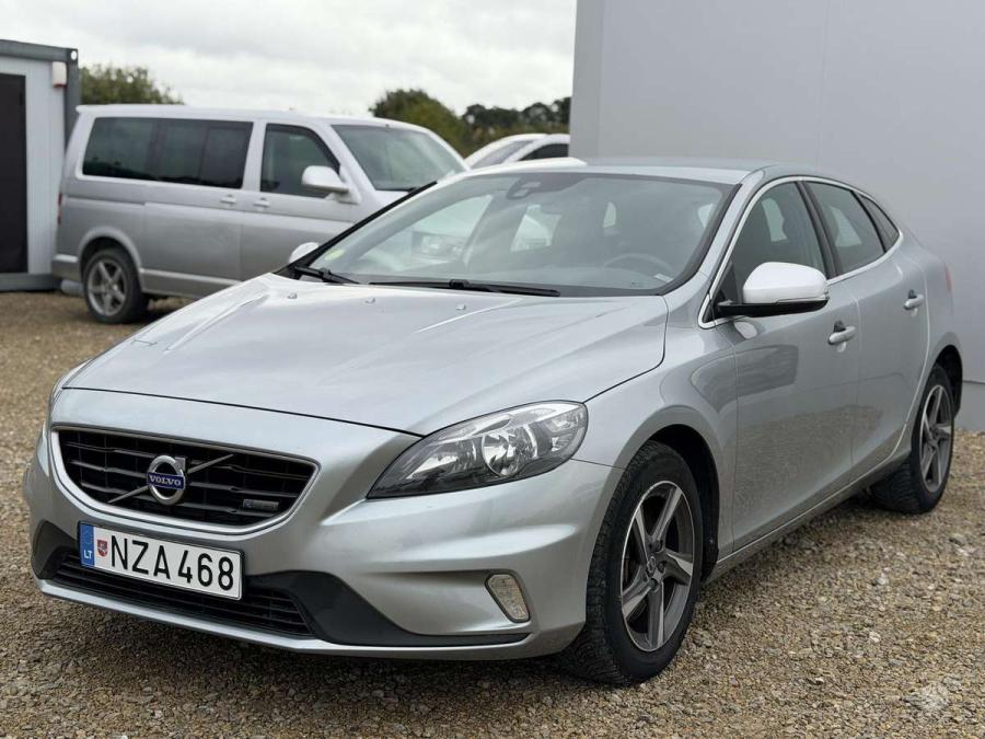 Pelēks Volvo V40 2014 Šauļi, ar dzinēja tilpumu 1.97 L un nobraukumu 372 tūkst. km par 6100 €, foto 1 vietnē AUTOMOTO.COM.LV