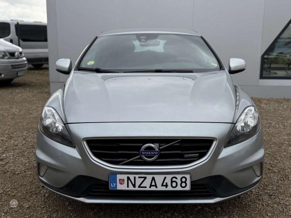 Grey Volvo V40 2014 in Siauliai, with an engine capacity of 1.97 L and mileage of 372 thousand km for 6100 €, photo 3 on AUTOMOTO.COM.LV