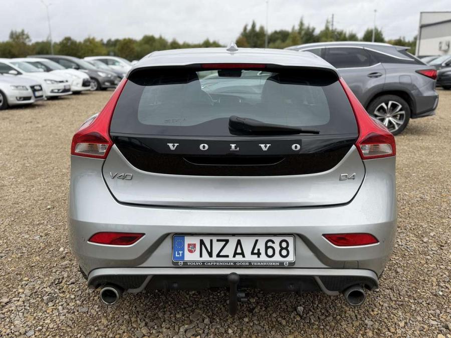 Pelēks Volvo V40 2014 Šauļi, ar dzinēja tilpumu 1.97 L un nobraukumu 372 tūkst. km par 6100 €, foto 7 vietnē AUTOMOTO.COM.LV