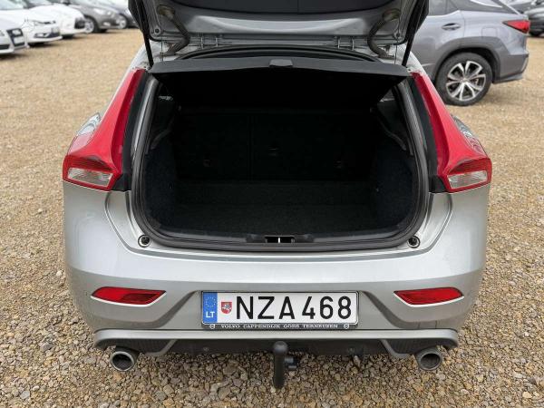 Grey Volvo V40 2014 in Siauliai, with an engine capacity of 1.97 L and mileage of 372 thousand km for 6100 €, photo 8 on AUTOMOTO.COM.LV