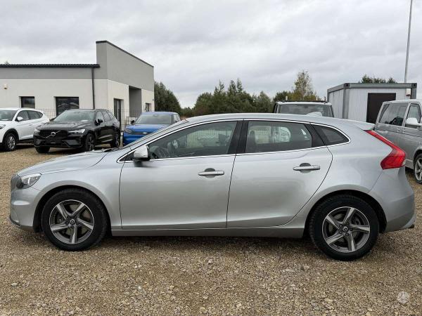 Grey Volvo V40 2014 in Siauliai, with an engine capacity of 1.97 L and mileage of 372 thousand km for 6100 €, photo 10 on AUTOMOTO.COM.LV