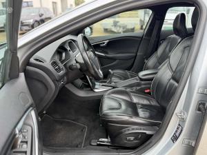 Pelēks Volvo V40 2014 Šauļi, ar dzinēja tilpumu 1.97 L un nobraukumu 372 tūkst. km par 6100 €, foto 11 vietnē AUTOMOTO.COM.LV