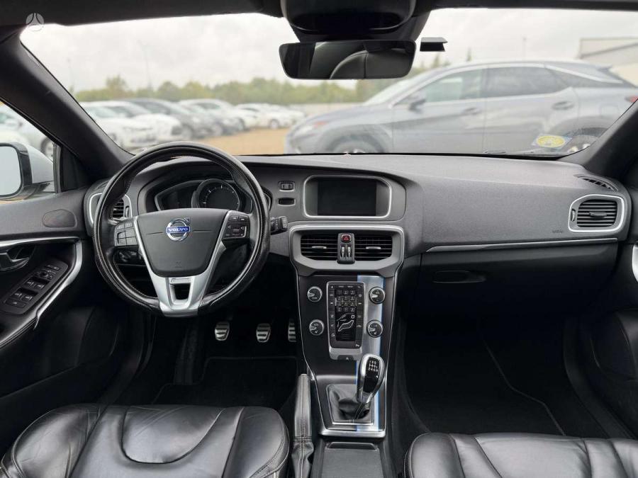 Pelēks Volvo V40 2014 Šauļi, ar dzinēja tilpumu 1.97 L un nobraukumu 372 tūkst. km par 6100 €, foto 15 vietnē AUTOMOTO.COM.LV