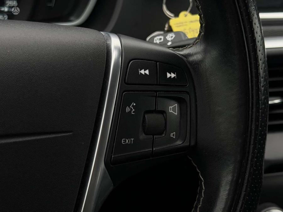 Pelēks Volvo V40 2014 Šauļi, ar dzinēja tilpumu 1.97 L un nobraukumu 372 tūkst. km par 6100 €, foto 19 vietnē AUTOMOTO.COM.LV