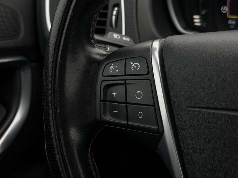 Pelēks Volvo V40 2014 Šauļi, ar dzinēja tilpumu 1.97 L un nobraukumu 372 tūkst. km par 6100 €, foto 20 vietnē AUTOMOTO.COM.LV