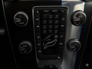 Pelēks Volvo V40 2014 Šauļi, ar dzinēja tilpumu 1.97 L un nobraukumu 372 tūkst. km par 6100 €, foto 21 vietnē AUTOMOTO.COM.LV