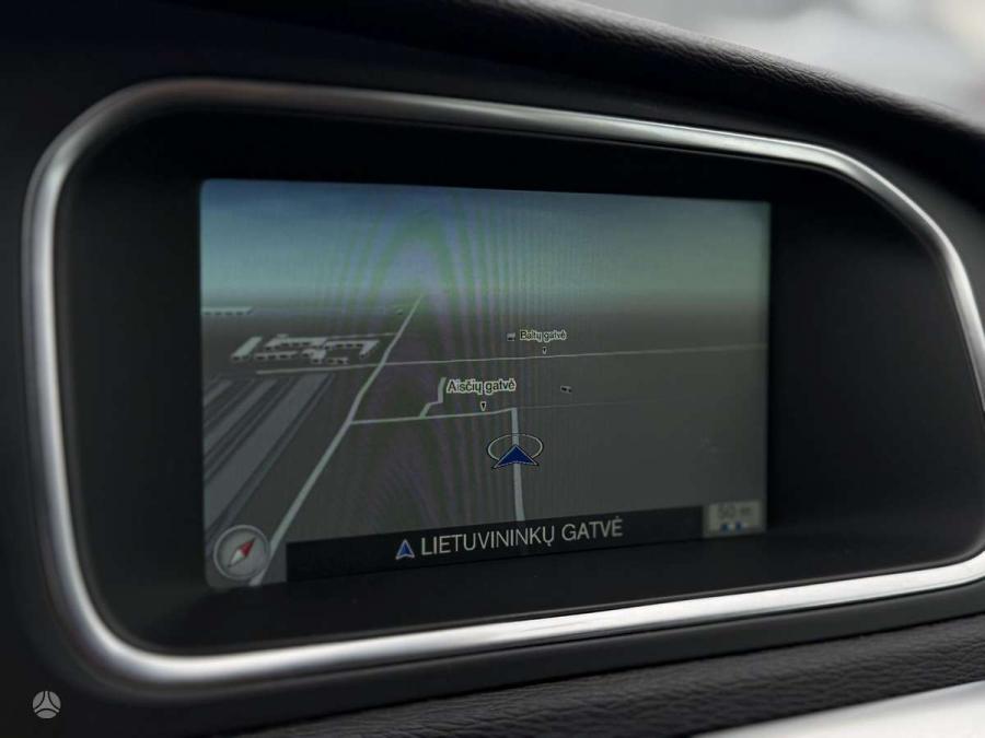 Pelēks Volvo V40 2014 Šauļi, ar dzinēja tilpumu 1.97 L un nobraukumu 372 tūkst. km par 6100 €, foto 22 vietnē AUTOMOTO.COM.LV
