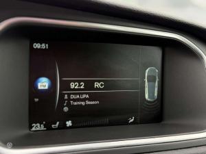 Pelēks Volvo V40 2014 Šauļi, ar dzinēja tilpumu 1.97 L un nobraukumu 372 tūkst. km par 6100 €, foto 23 vietnē AUTOMOTO.COM.LV