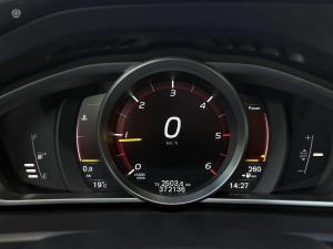 Pelēks Volvo V40 2014 Šauļi, ar dzinēja tilpumu 1.97 L un nobraukumu 372 tūkst. km par 6100 €, foto 24 vietnē AUTOMOTO.COM.LV