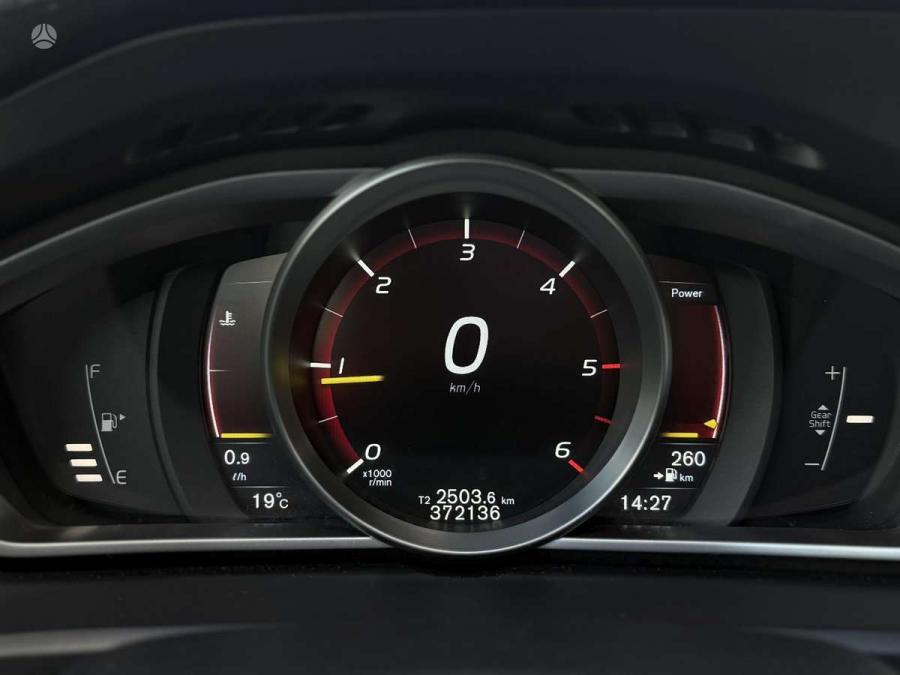 Pelēks Volvo V40 2014 Šauļi, ar dzinēja tilpumu 1.97 L un nobraukumu 372 tūkst. km par 6100 €, foto 24 vietnē AUTOMOTO.COM.LV