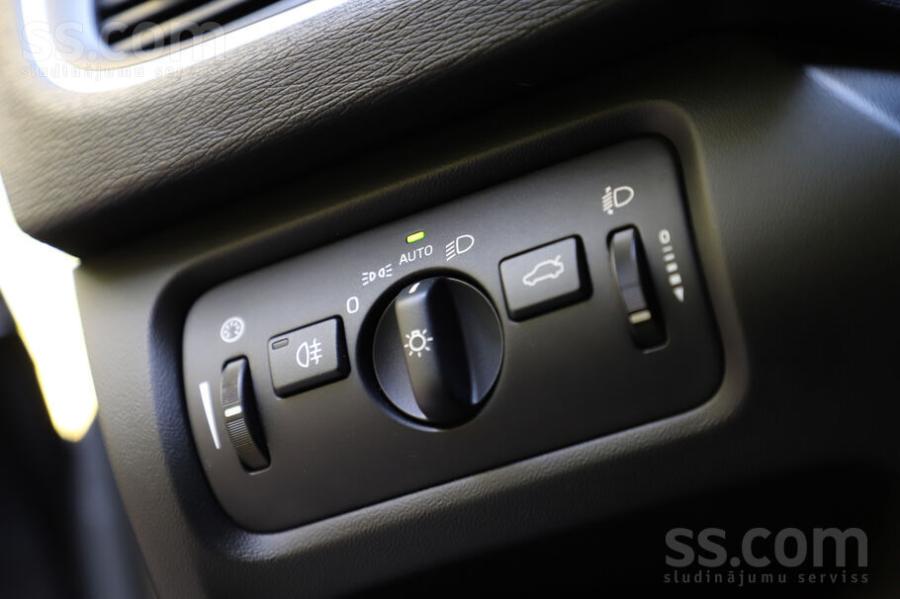 Pelēks Volvo V40 2014 Tukums, ar dzinēja tilpumu 1.60 L un nobraukumu 222 tūkst. km par 5390 €, foto 10 vietnē AUTOMOTO.COM.LV