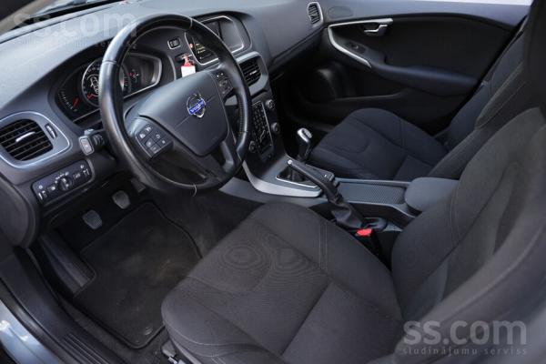 Pelēks Volvo V40 2015 Tukums, ar dzinēja tilpumu 2.00 L un nobraukumu 237 tūkst. km par 7900 €, foto 9 vietnē AUTOMOTO.COM.LV