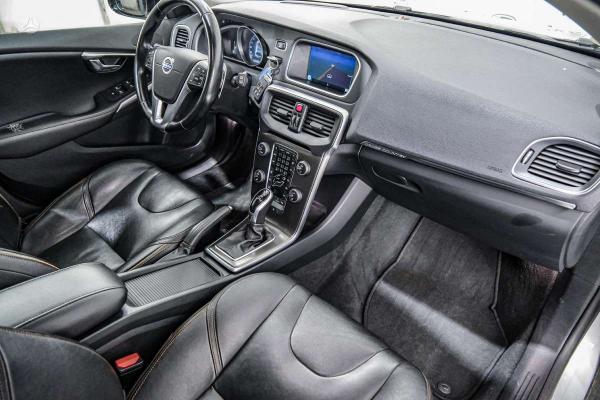Pelēks Volvo V40 2015 Kauņa, ar dzinēja tilpumu 2.00 L un nobraukumu 307 tūkst. km par 9290 €, foto 11 vietnē AUTOMOTO.COM.LV