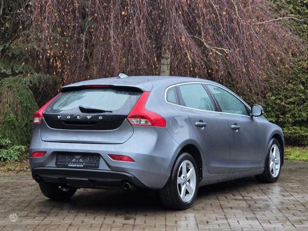 Grey Volvo V40 2015 in Kaunas, with an engine capacity of 2.00 L and mileage of 300 thousand km for 6750 €, photo 7 on AUTOMOTO.COM.LV