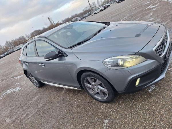 Grey Volvo V40 2015 in Marijampole, with an engine capacity of 1.60 L and mileage of 218 thousand km for 5700 €, photo 4 on AUTOMOTO.COM.LV