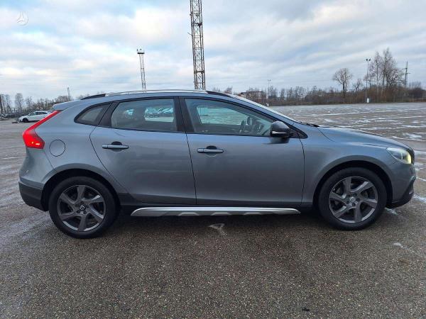 Grey Volvo V40 2015 in Marijampole, with an engine capacity of 1.60 L and mileage of 218 thousand km for 5700 €, photo 5 on AUTOMOTO.COM.LV
