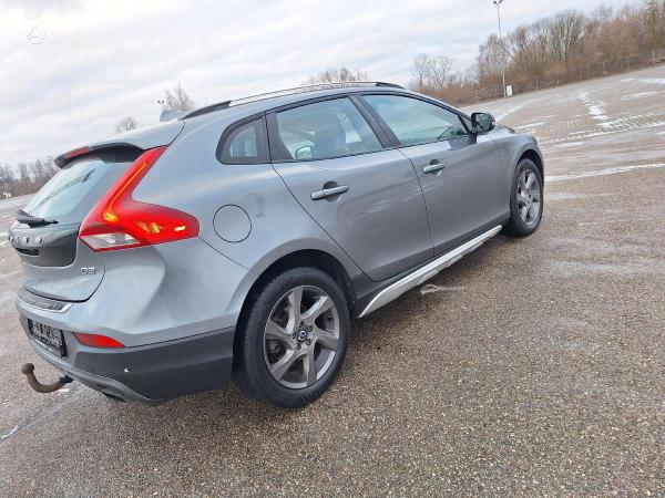 Grey Volvo V40 2015 in Marijampole, with an engine capacity of 1.60 L and mileage of 218 thousand km for 5700 €, photo 6 on AUTOMOTO.COM.LV