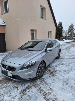 Pelēks Volvo V40 2015 Kauņa, ar dzinēja tilpumu 1.97 L un nobraukumu 147 tūkst. km par 6900 €, foto  vietnē AUTOMOTO.COM.LV