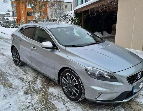 Grey Volvo V40 2015 in Kaunas, with an engine capacity of 1.97 L and mileage of 147 thousand km for 6900 €, photo 2 on AUTOMOTO.COM.LV