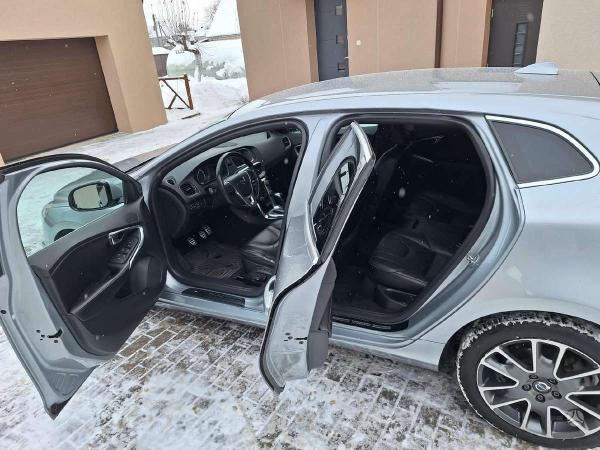 Grey Volvo V40 2015 in Kaunas, with an engine capacity of 1.97 L and mileage of 147 thousand km for 6900 €, photo 6 on AUTOMOTO.COM.LV