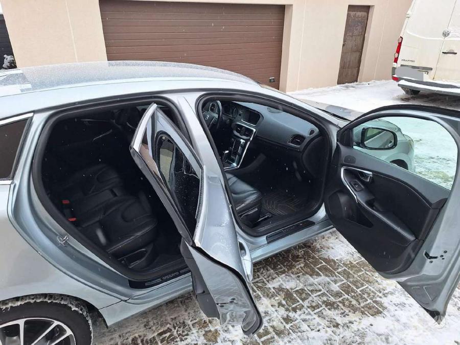 Pelēks Volvo V40 2015 Kauņa, ar dzinēja tilpumu 1.97 L un nobraukumu 147 tūkst. km par 6900 €, foto 7 vietnē AUTOMOTO.COM.LV