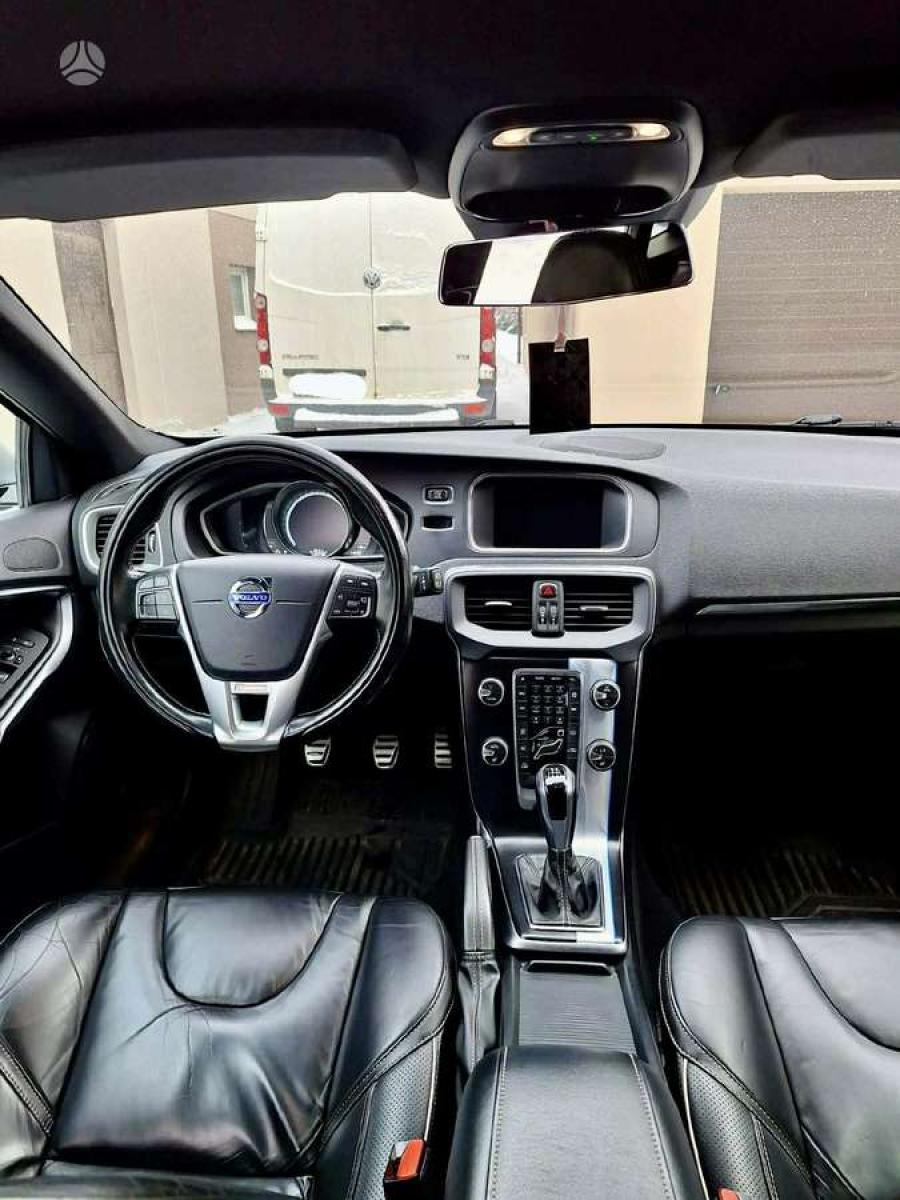 Pelēks Volvo V40 2015 Kauņa, ar dzinēja tilpumu 1.97 L un nobraukumu 147 tūkst. km par 6900 €, foto 8 vietnē AUTOMOTO.COM.LV