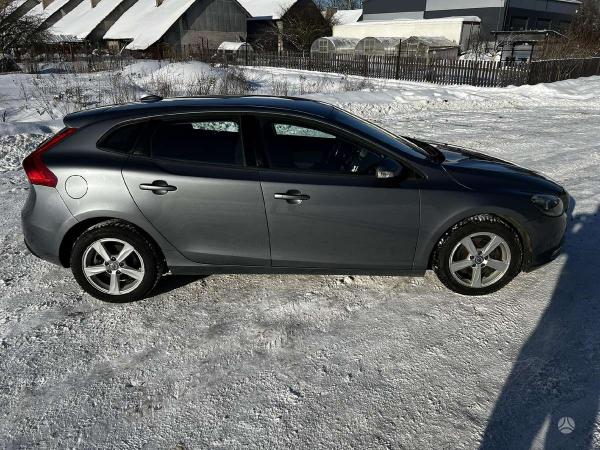 Pelēks Volvo V40 2015 Viļņa, ar dzinēja tilpumu 1.56 L un nobraukumu 211 tūkst. km par 6150 €, foto 3 vietnē AUTOMOTO.COM.LV