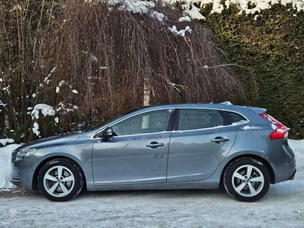 Pelēks Volvo V40 2015 Kauņa, ar dzinēja tilpumu 2.00 L un nobraukumu 300 tūkst. km par 6550 €, foto 3 vietnē AUTOMOTO.COM.LV
