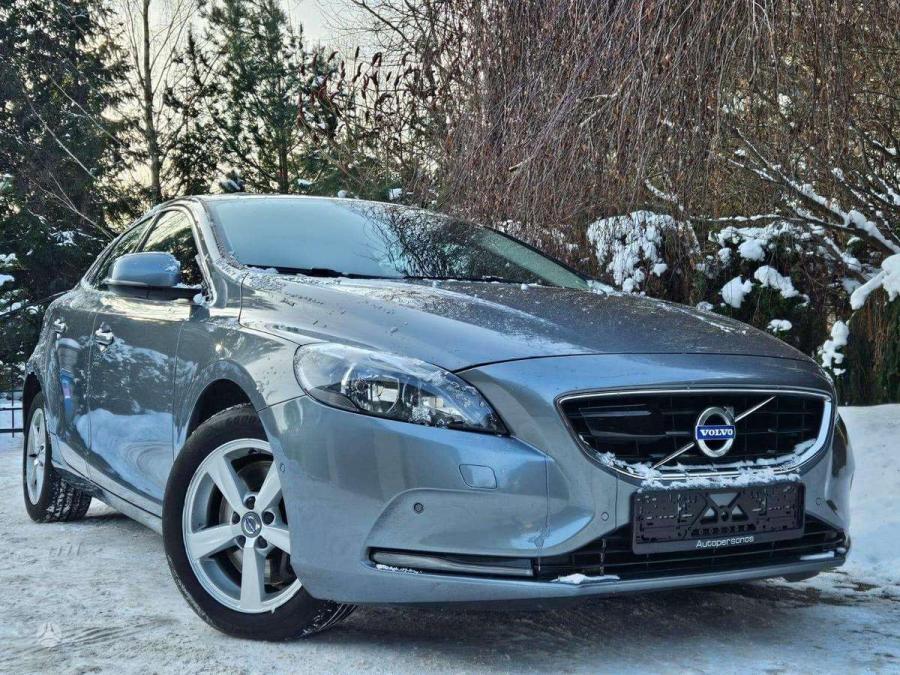 Pelēks Volvo V40 2015 Kauņa, ar dzinēja tilpumu 2.00 L un nobraukumu 300 tūkst. km par 6550 €, foto 1 vietnē AUTOMOTO.COM.LV