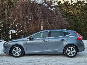 Grey Volvo V40 2015 in Kaunas, with an engine capacity of 2.00 L and mileage of 300 thousand km for 6550 €, photo 3 on AUTOMOTO.COM.LV