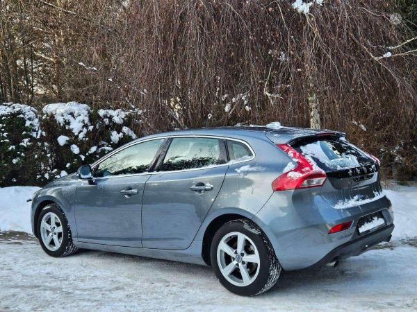 Pelēks Volvo V40 2015 Kauņa, ar dzinēja tilpumu 2.00 L un nobraukumu 300 tūkst. km par 6550 €, foto 4 vietnē AUTOMOTO.COM.LV
