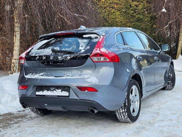 Pelēks Volvo V40 2015 Kauņa, ar dzinēja tilpumu 2.00 L un nobraukumu 300 tūkst. km par 6550 €, foto 5 vietnē AUTOMOTO.COM.LV