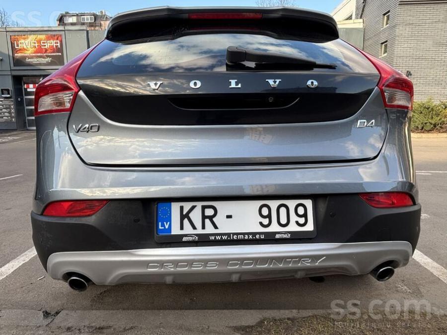 Pelēks Volvo V40 2015 Rīga, ar dzinēja tilpumu 2.00 L un nobraukumu 0 tūkst. km par 6570 €, foto 3 vietnē AUTOMOTO.COM.LV